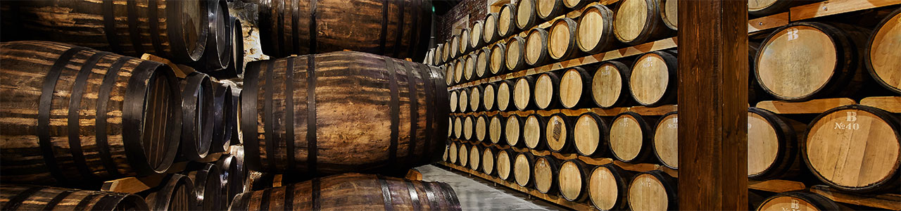 Holz im Wein, Weinbrand und Whisky | INTERSPAR weinwelt Onlineshop