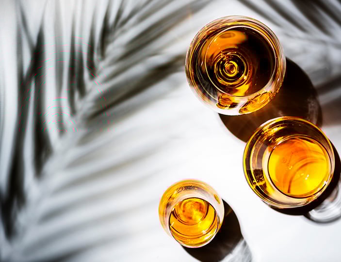 Weißer vs. brauner Rum » Unterschiede erklärt | INTERSPAR | INTERSPAR ...