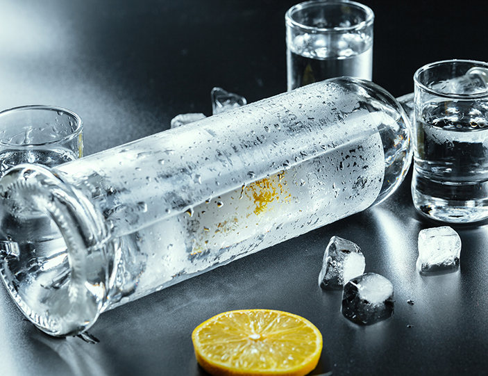 Was ist Vodka? » Alles über die Kult-Spirituose | INTERSPAR | INTERSPAR ...