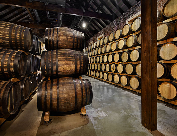 Holz im Wein, Weinbrand und Whisky | INTERSPAR weinwelt Onlineshop